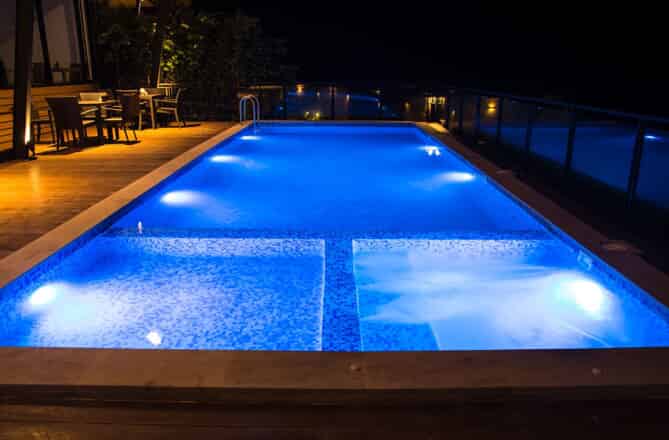 15 Pool Deck Lighting Ideas for the Summer